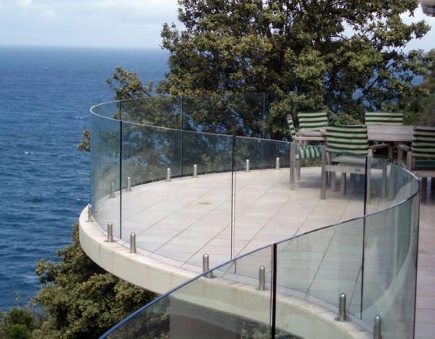 20+ Glass Railing Design Ideas For Your Balcony, Staircase, Roof