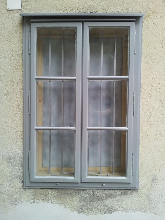 30+ Antique Window Design Ideas For Adding Regal Look To Your Home