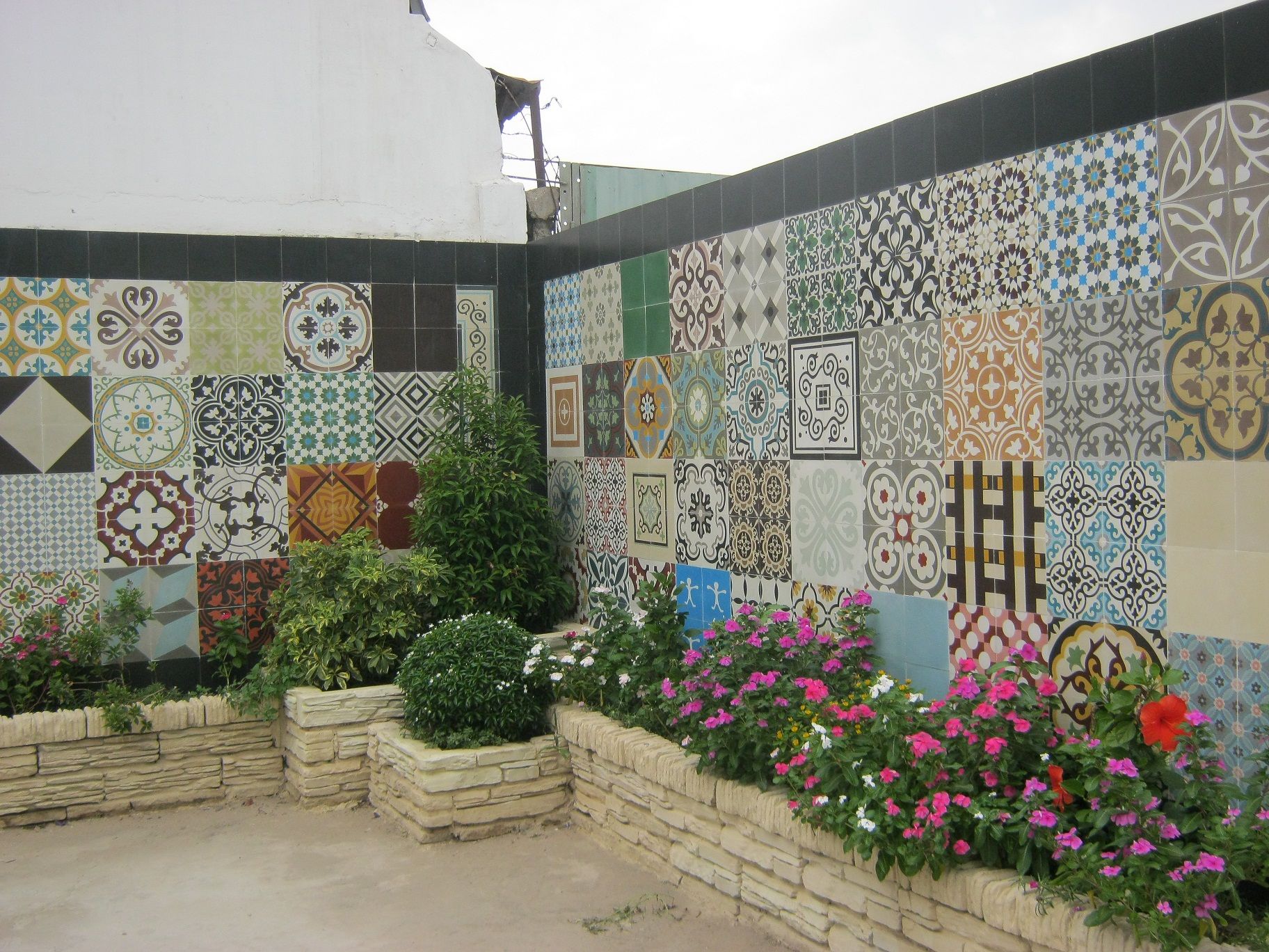 30+ Modern Front Wall Tiles Design: Styles, Types, Colours & More