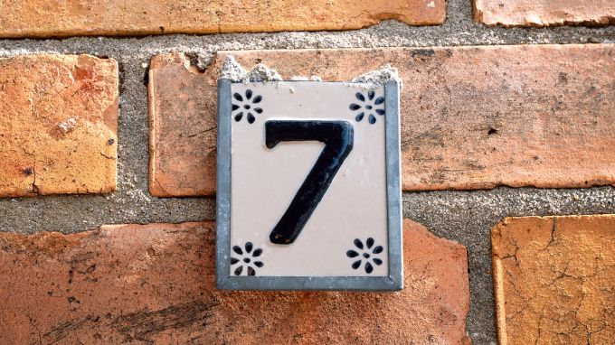 House Number 7 in Numerology: Benefits, Home Decor, Who Should Prefer
