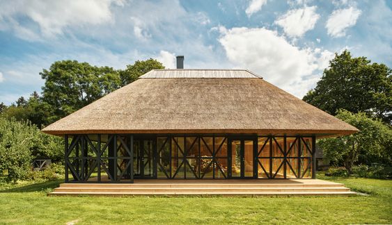 5 Thatched Roof Designs: Ideas, Benefits & More